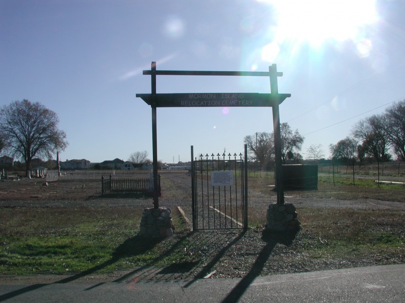 Mormon Island Relocation Cemetery | Sierra Nevada Geotourism