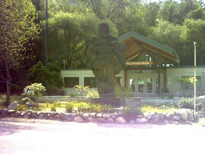 Paul Bunyan Statue in Three Rivers, CA | Sierra Nevada Geotourism