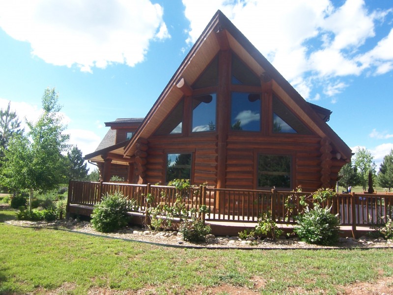 Upscale Log Cabin in Yellow Jacket | Four Corners Region