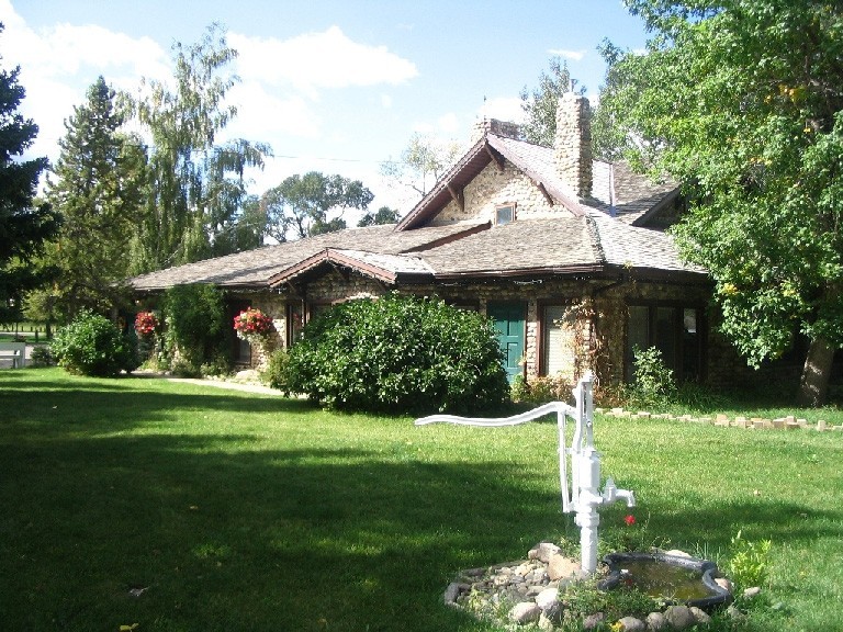 Cobblestone Manor | Cardston, Alberta | Crown of the Continent Geotourism