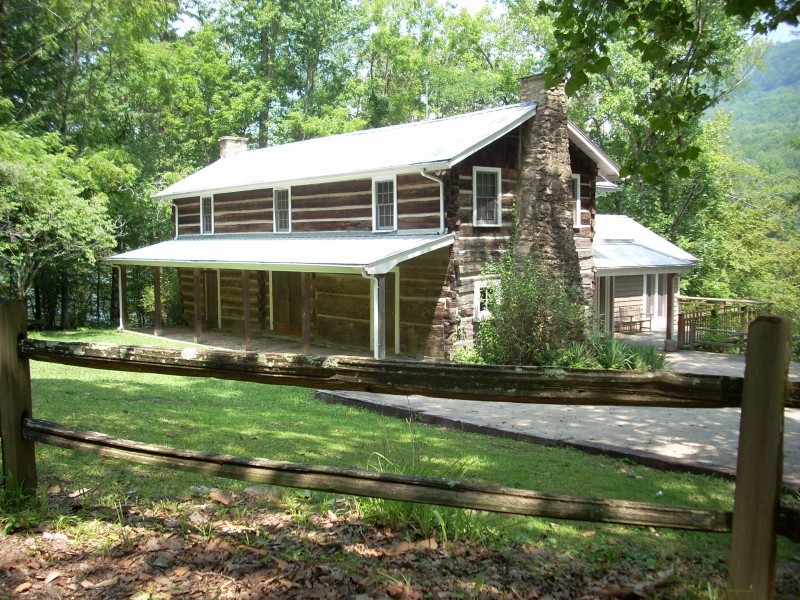 Pot Point Cabin | Tennessee River Valley