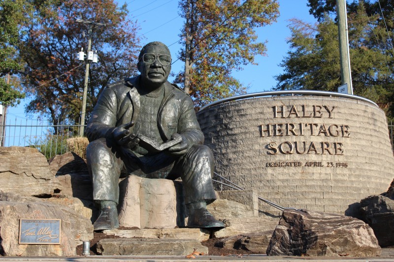 Alex Haley Statue at Haley Heritage Square | Tennessee River Valley