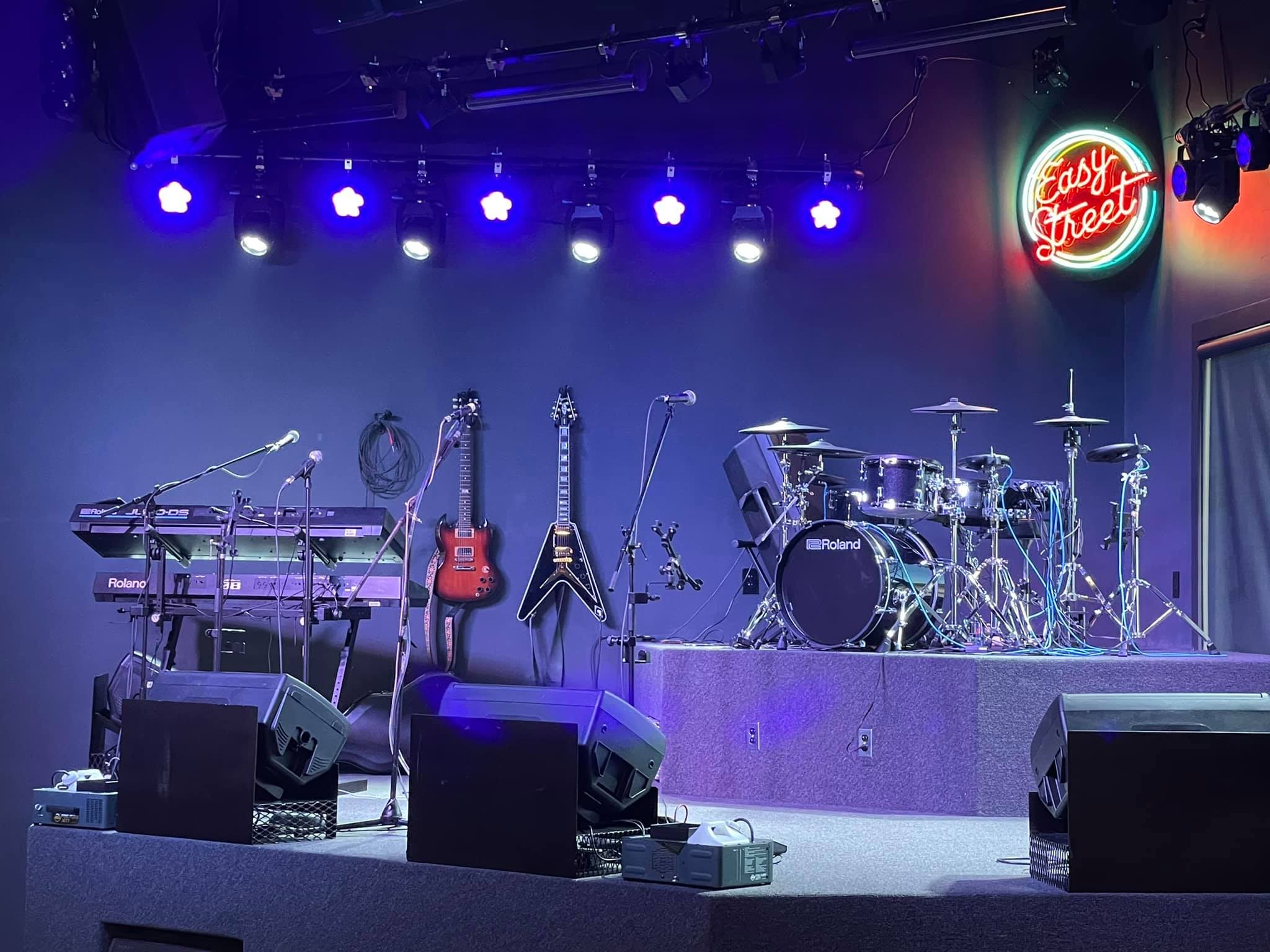 Easy Street Restaurant, Bar & Performance Hall | Tennessee River Valley